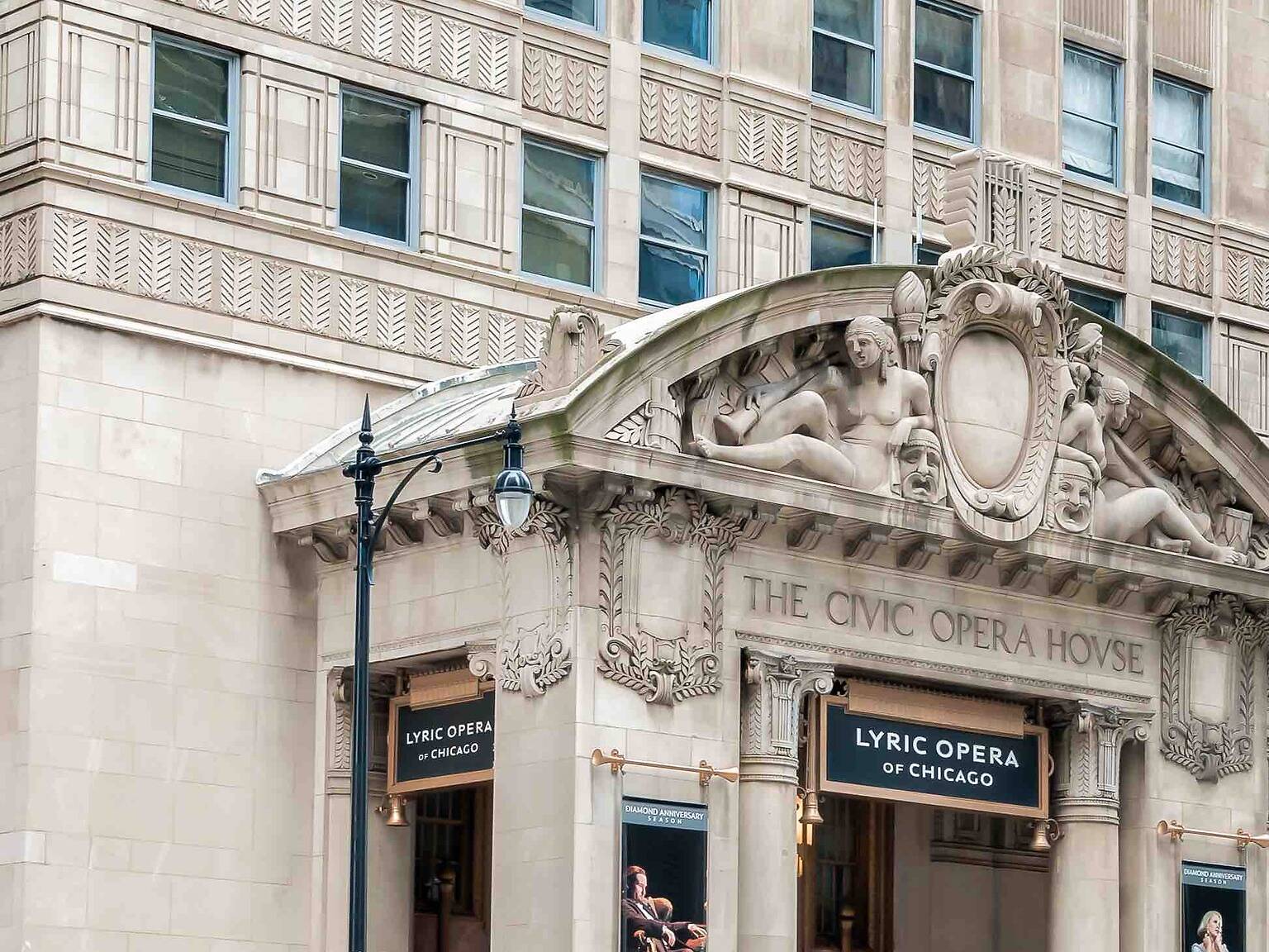 24 Best Chicago Theaters in the Loop and Beyond