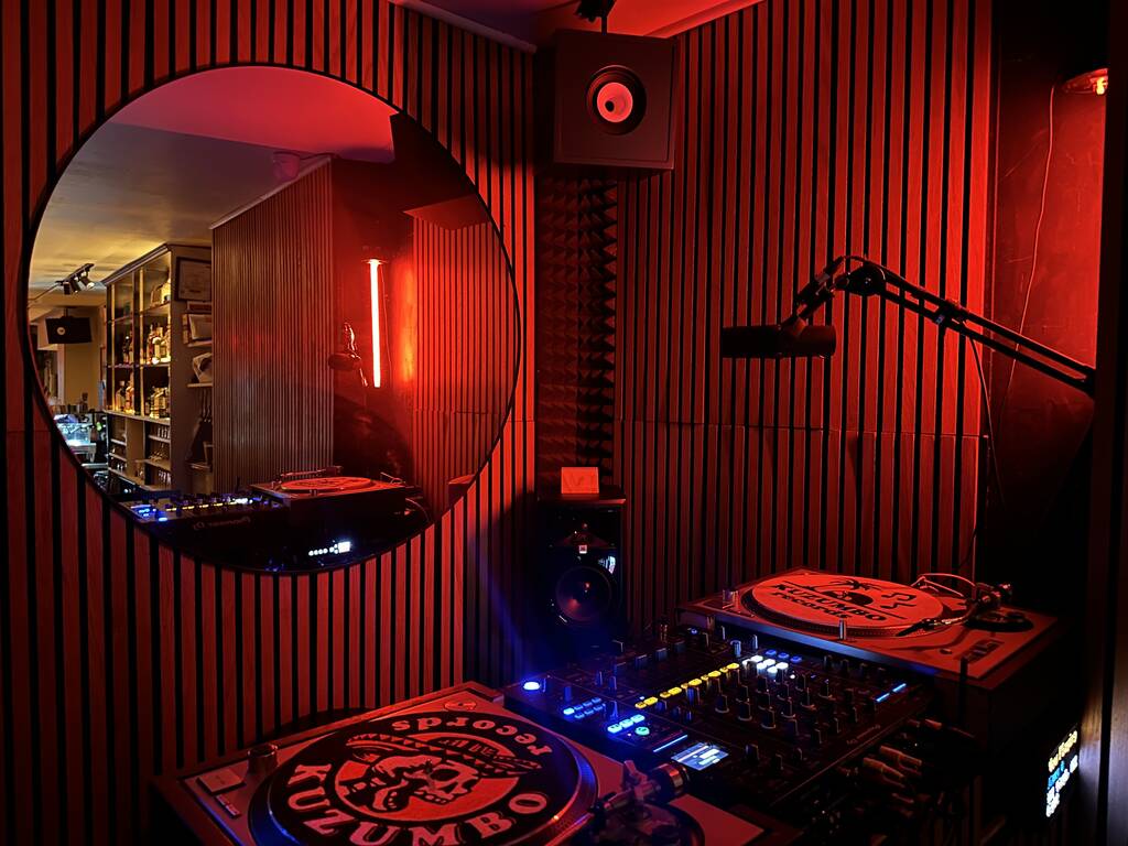 11 best vinyl bars and listening bars in NYC