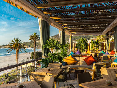 20 Best Rooftop Bars in the World For Drinks With Stunning Views For 2025