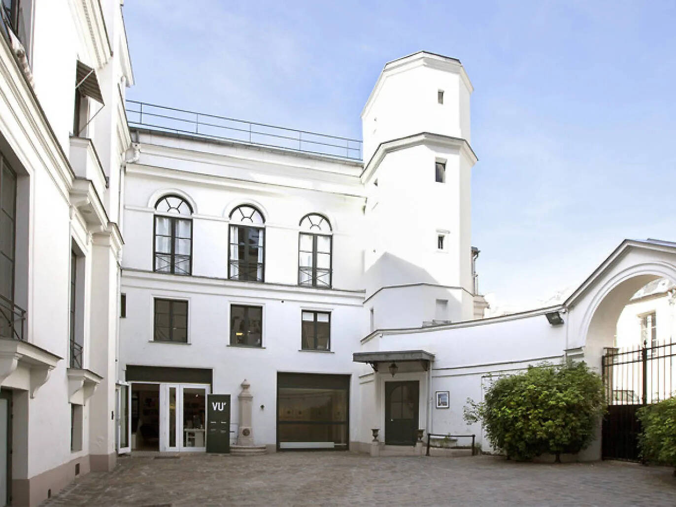 21 Best Art Galleries in Paris, Picked By Local Critics