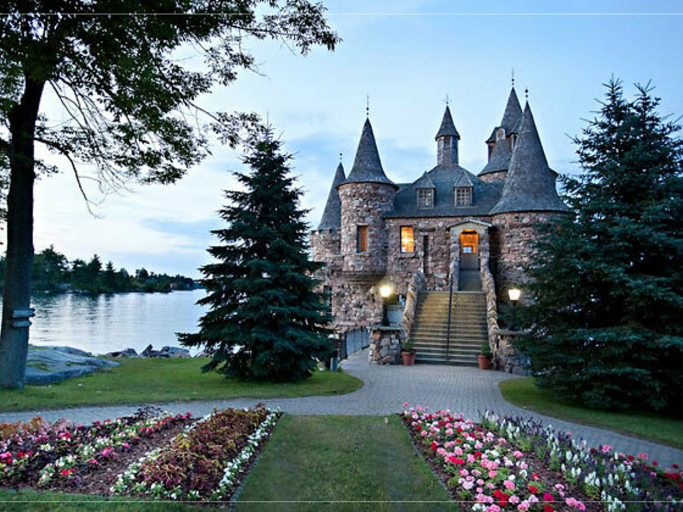 22 Beautiful Castles in America to Feel Like You're in Europe