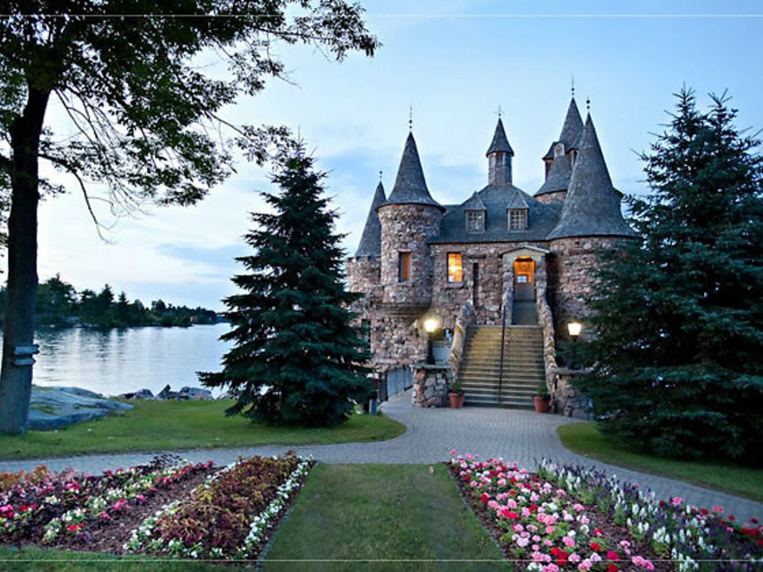 22 Beautiful Castles in America to Feel Like You're in Europe