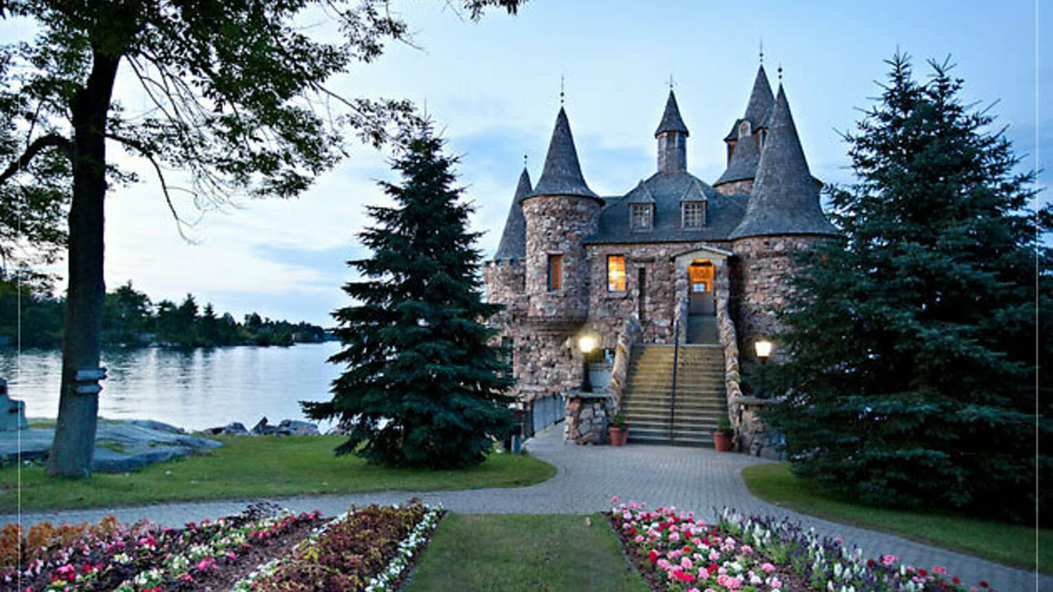 22 Beautiful Castles in America to Feel Like You're in Europe
