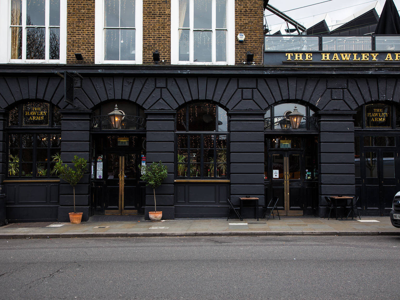 London's Best Historic Pubs | 18 Old Boozers With a Story To Tell