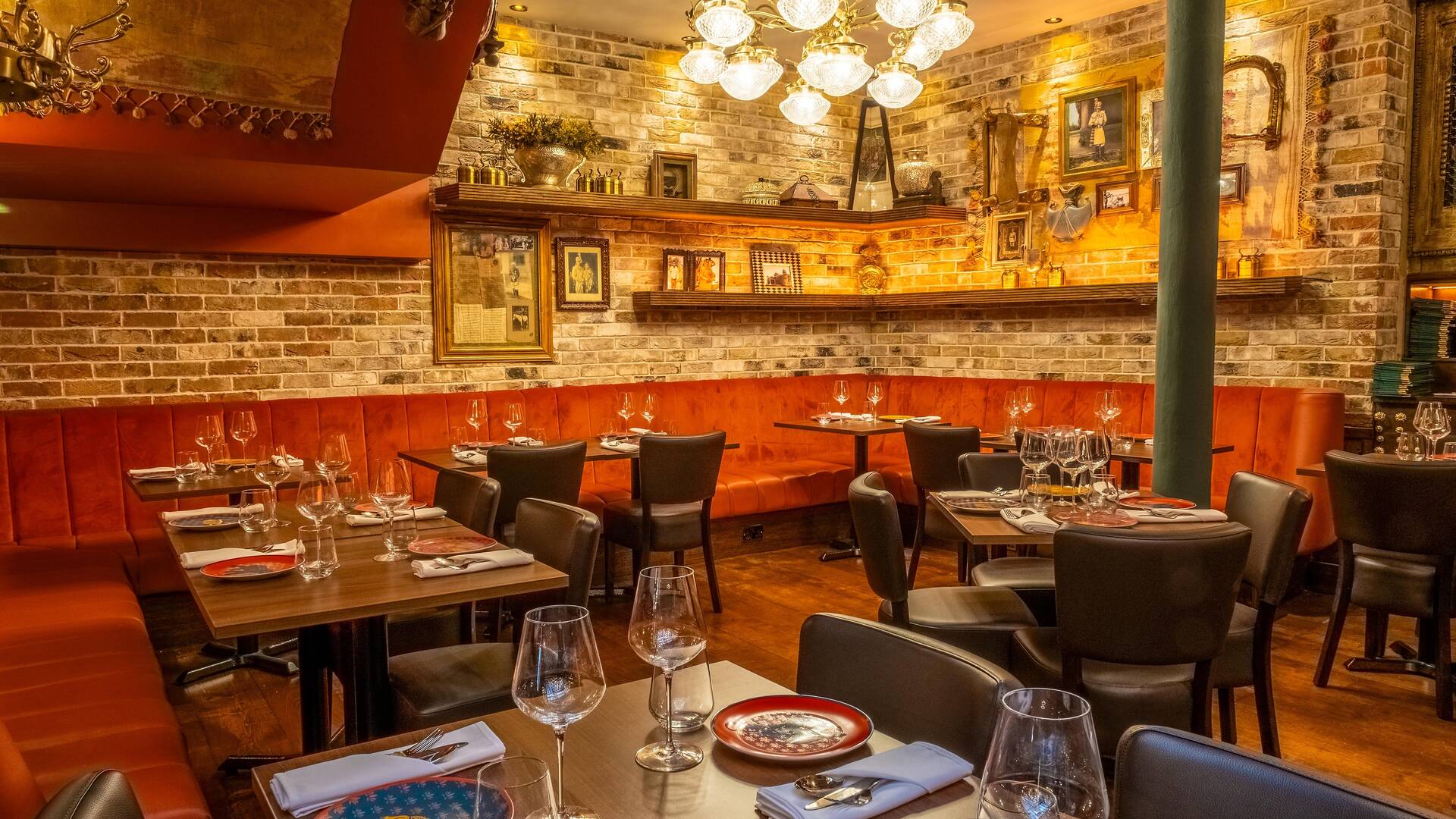 Colonel Saab Trafalgar Square | Restaurants in Covent Garden, London