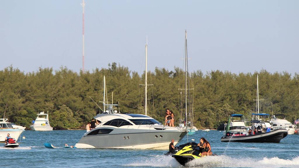 7 Best Places To Jet Ski in Miami and Where To Rent Them