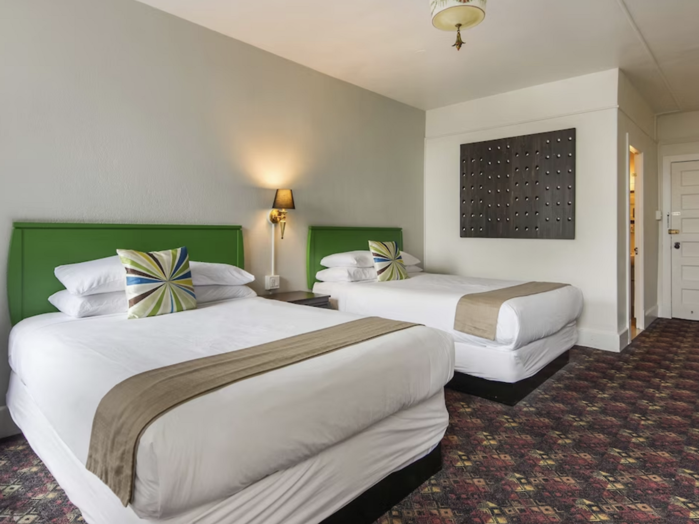 The 8 Best Cheap Hotels in Seattle for 2025