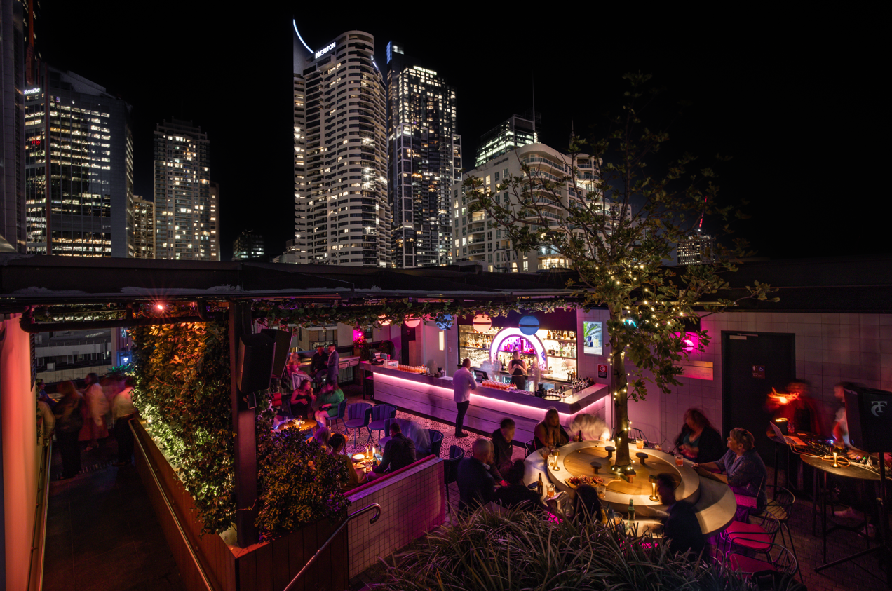 Above 319 | Rooftop bar at the Vibe Hotel Darling Harbour