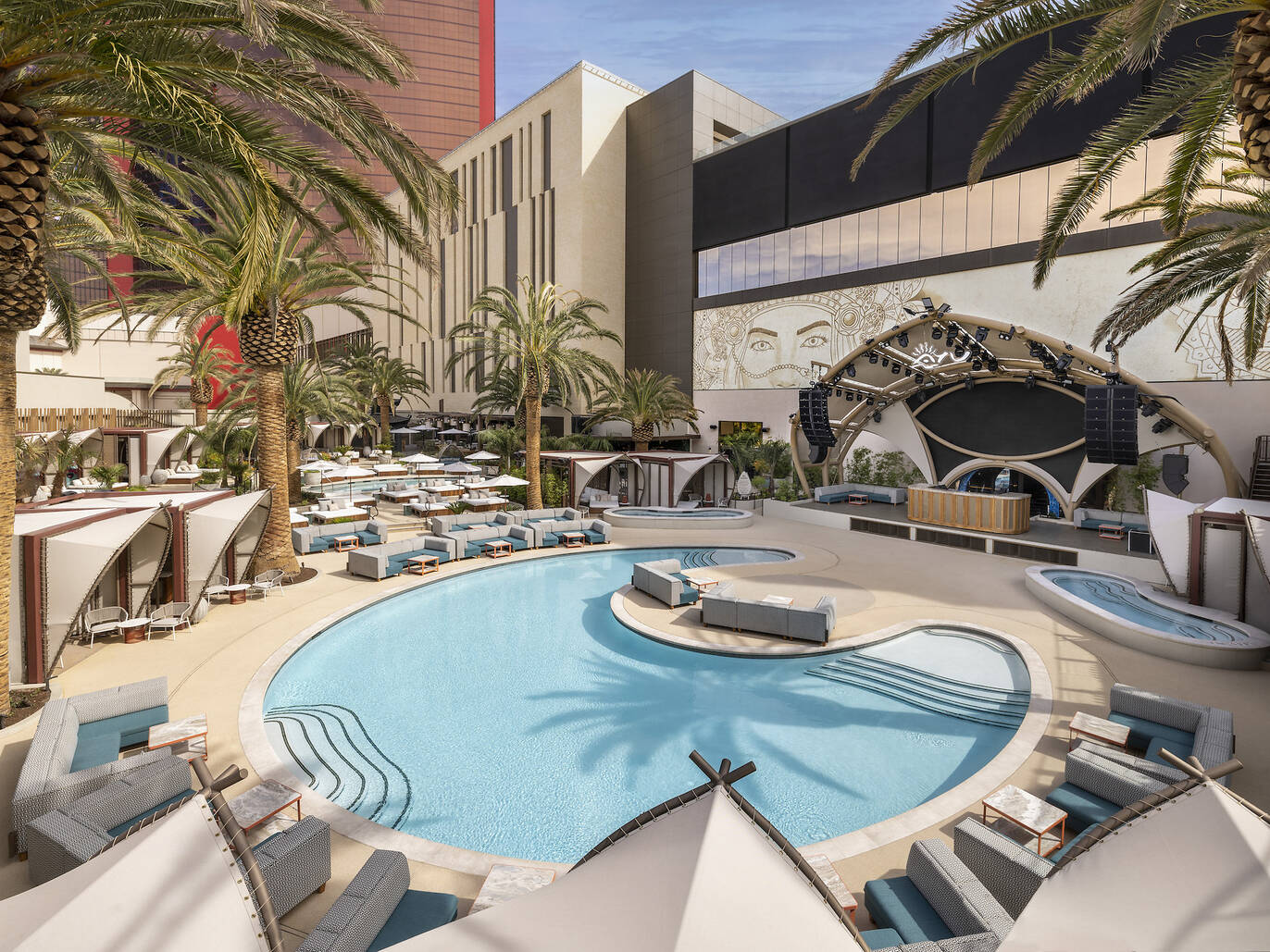 14 Best Pool in Vegas to Stay Cool in Sin City