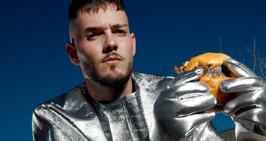 Un popular rapero lanza varias smash burgers exclusivamente en Madrid