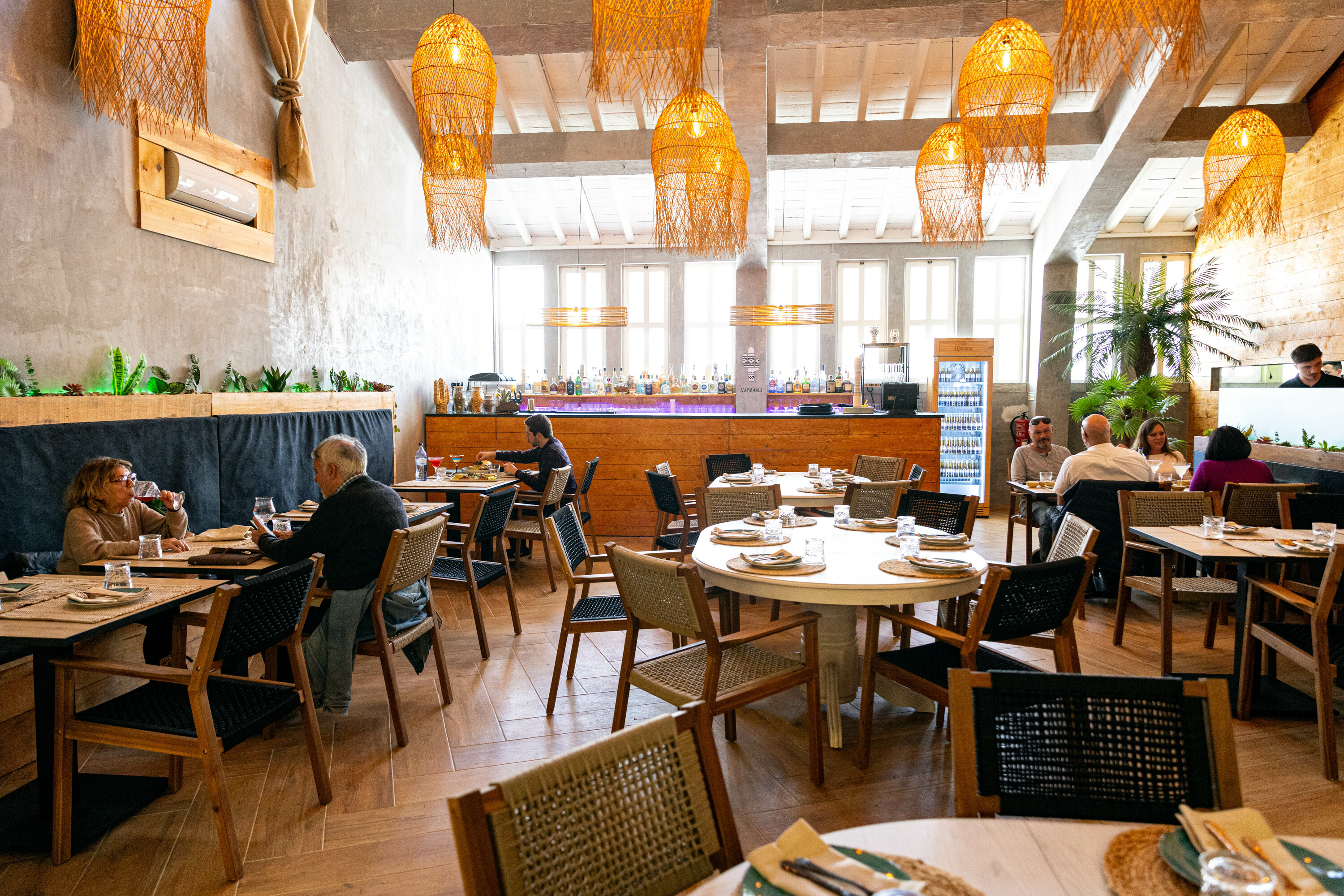 Azteca Mexican Restaurant Design Meet Bella: The Robot Food Runner At