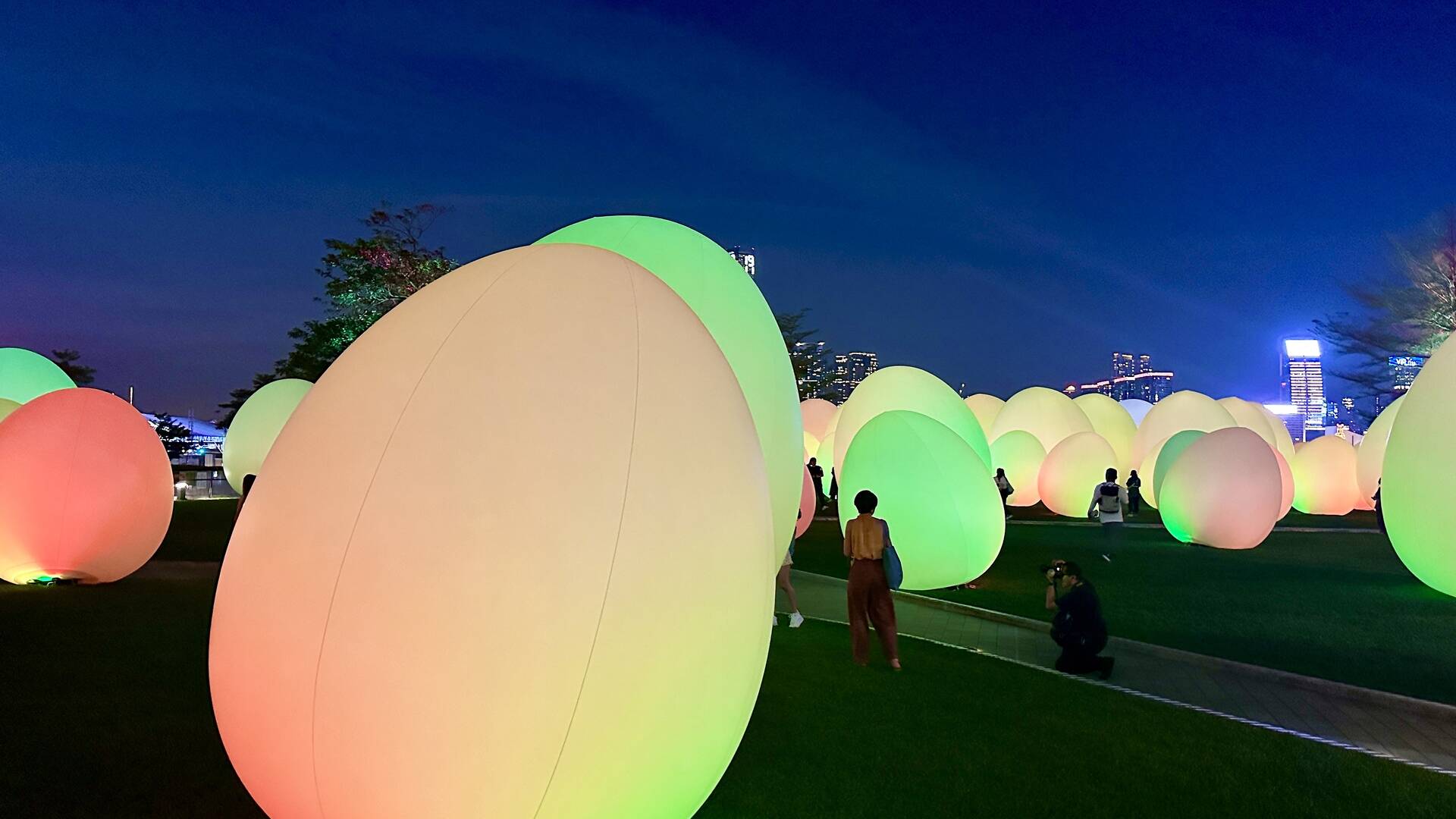 teamLab: Continuous lights up Hong Kong’s waterfront with large-scale ...