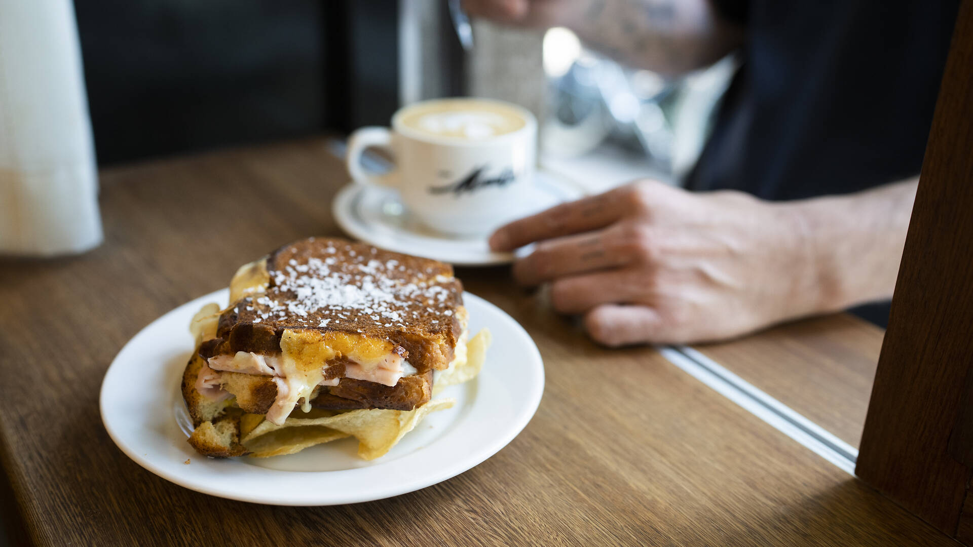El Minutito: el nuevo hotspot es este café bar en la Juárez