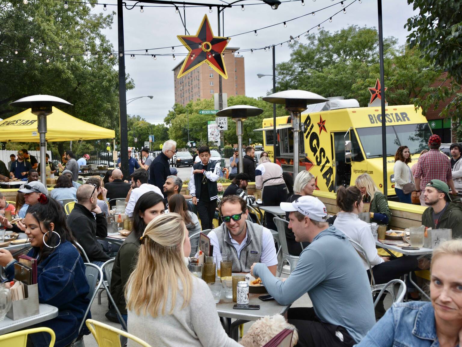 33 Best Outdoor Bars and Patios in Chicago for Outdoor Drinking