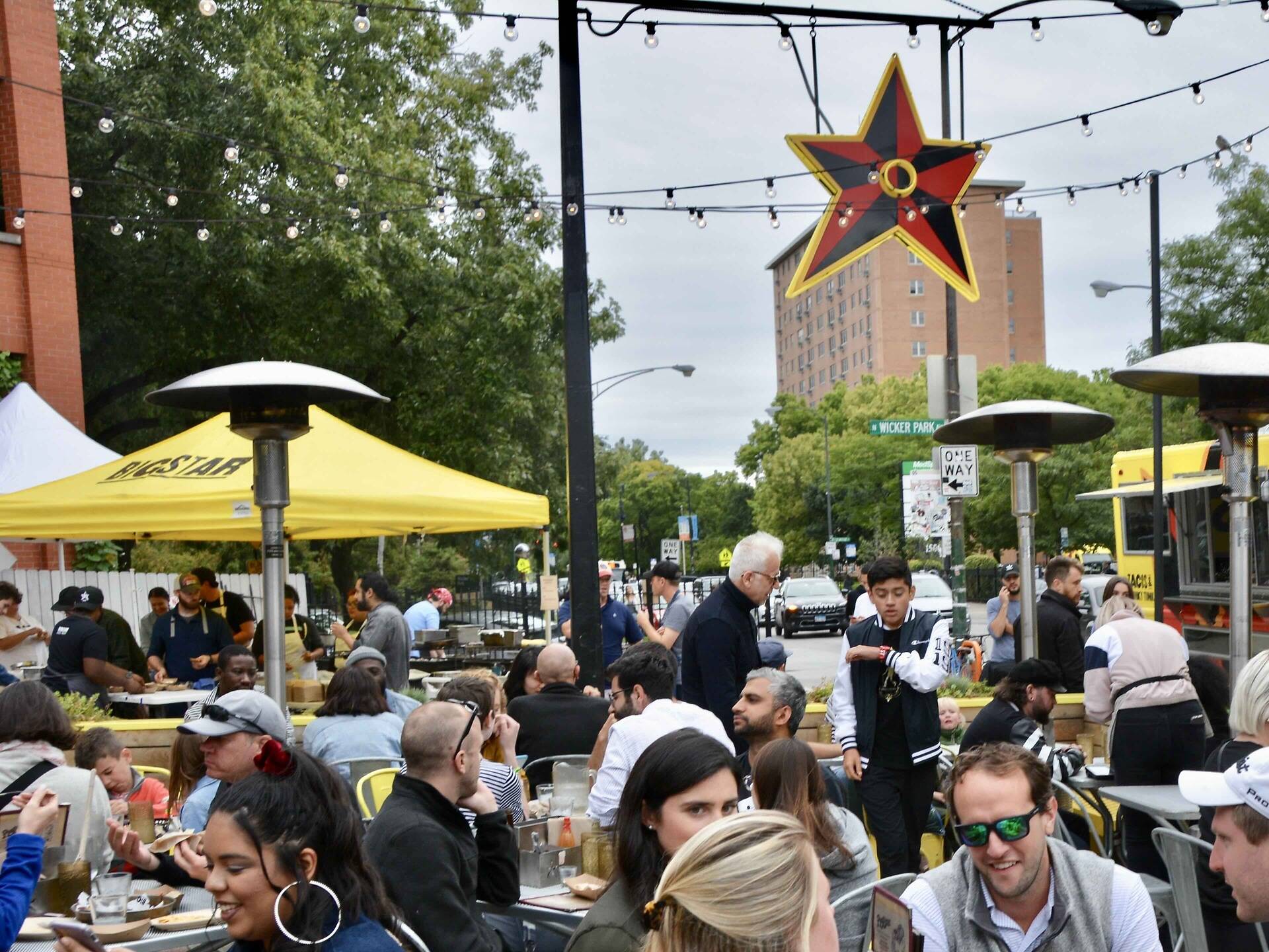 33 Best Outdoor Bars and Patios in Chicago for Outdoor Drinking