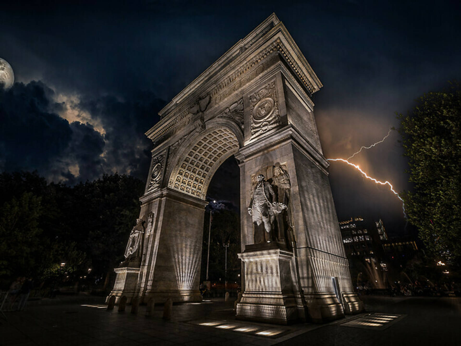 The Top 8 Ghost Tours in NYC: Best NYC Ghost Tours