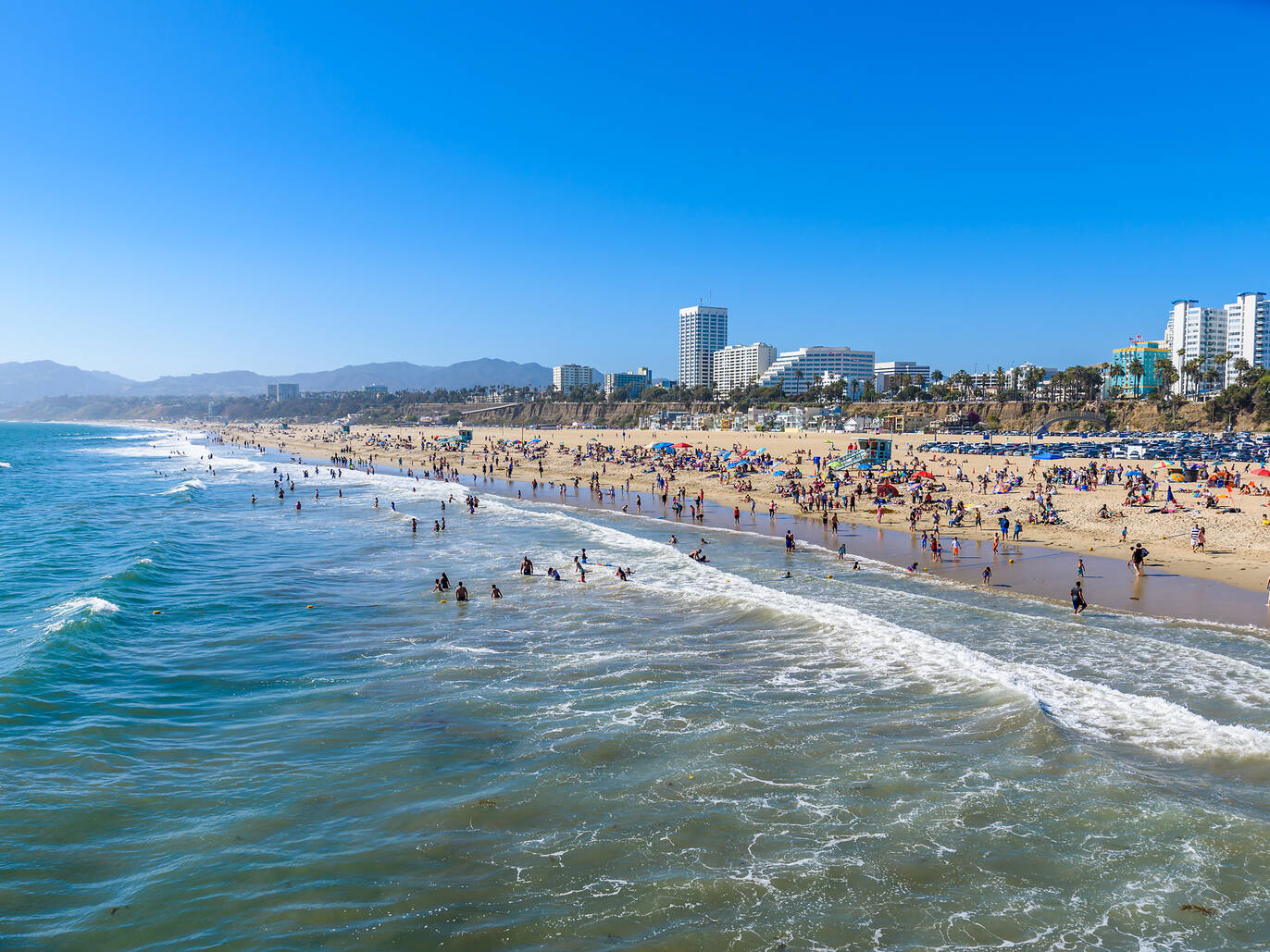 11 Best Beaches in Los Angeles to Surf, Swim & Play All Year Round