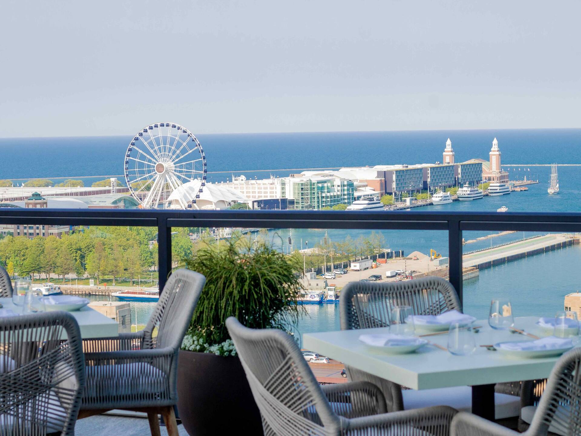 31 Restaurants With Amazing Views of the Chicago Skyline and Lake Michigan