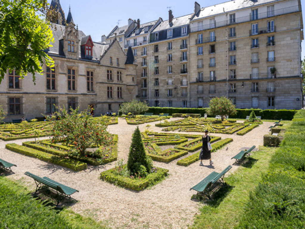 22 Best Parks and Gardens in Paris, By Local Editors