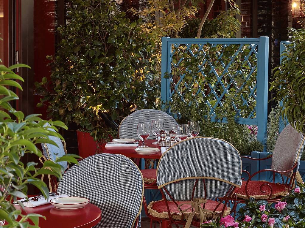 14 Best Outdoor Bars in London: Where To Drink Outside