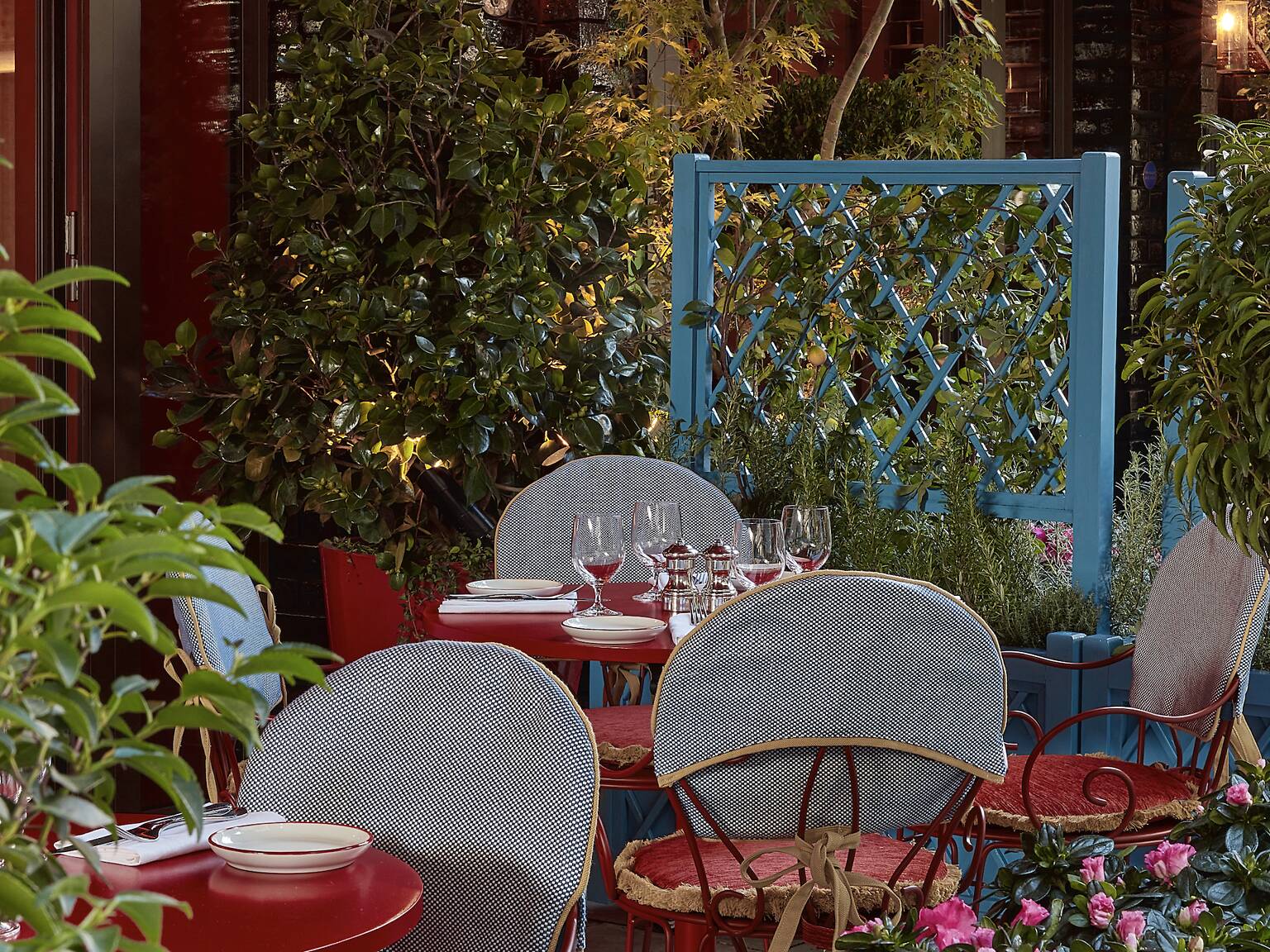 14 Best Outdoor Bars in London: Where To Drink Outside