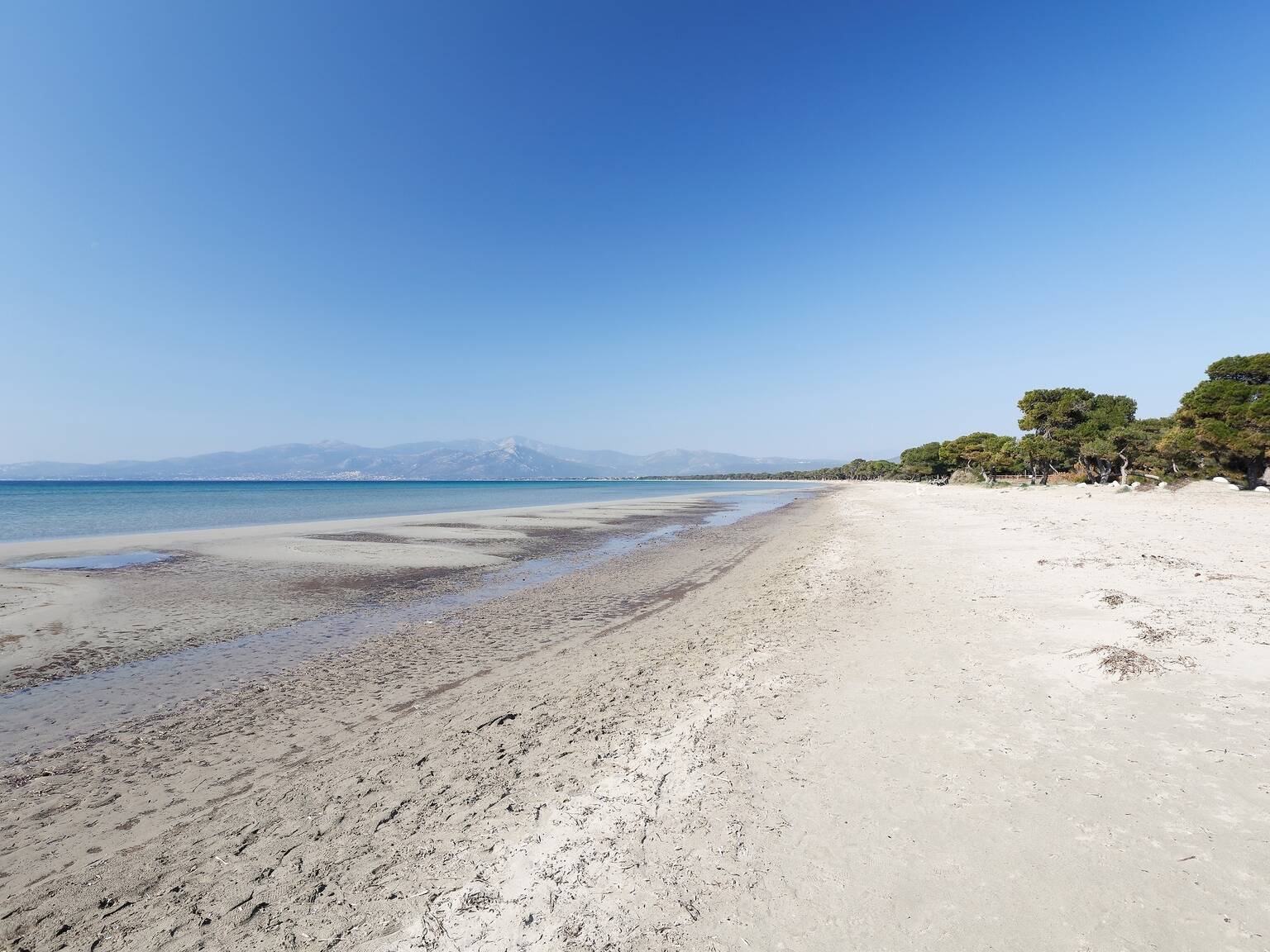 9 Best Beaches in Athens, By A Local Who Has Been To Them All