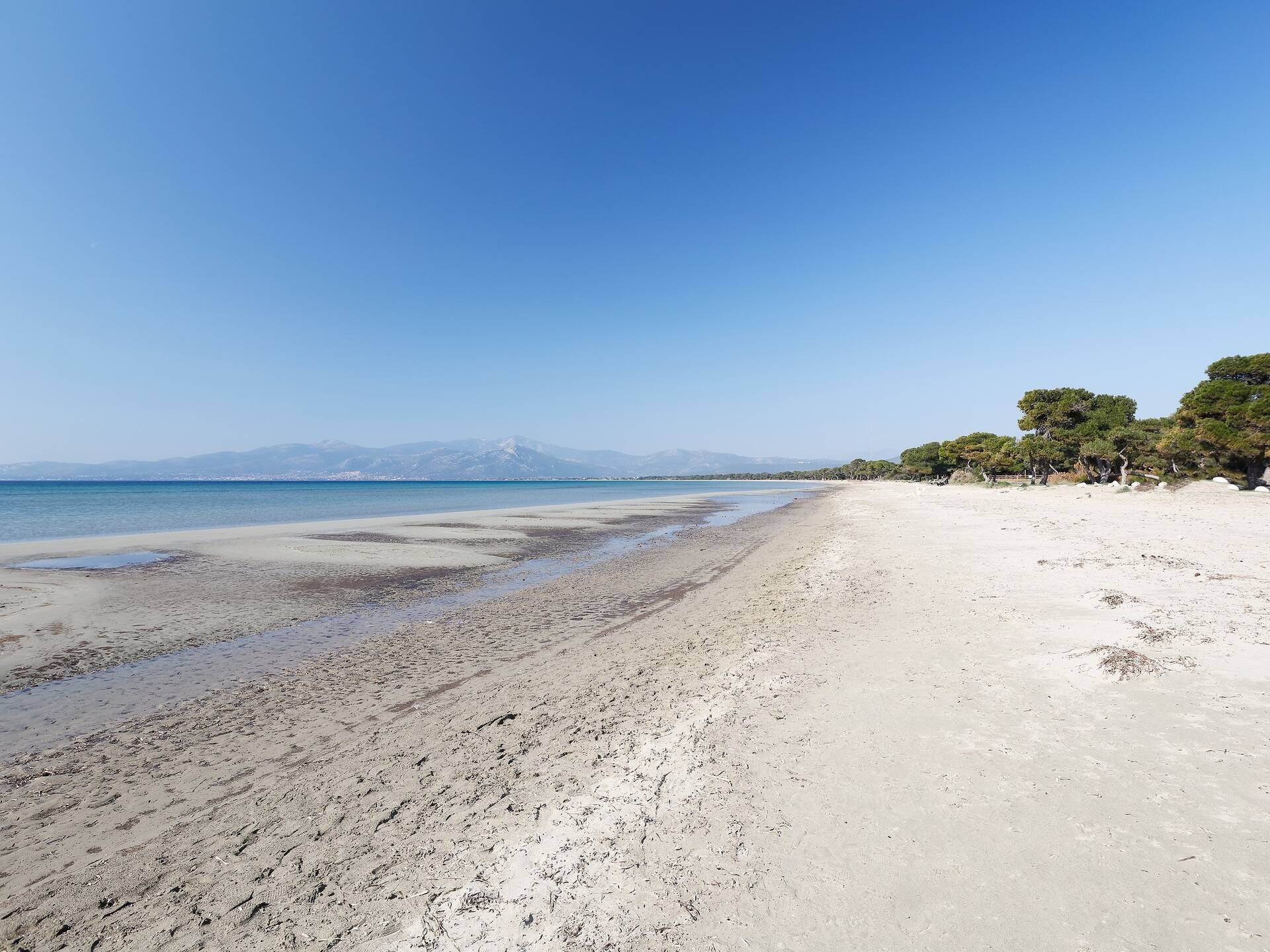 9 Best Beaches in Athens, By A Local Who Has Been To Them All