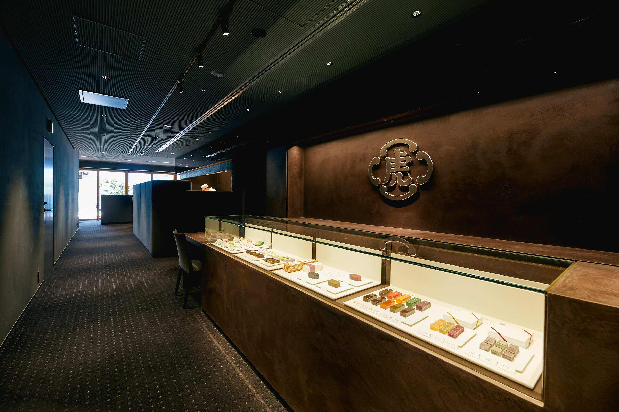 出来たての和菓子をカウンター席で、銀座「とらや」がリニューアルオープン