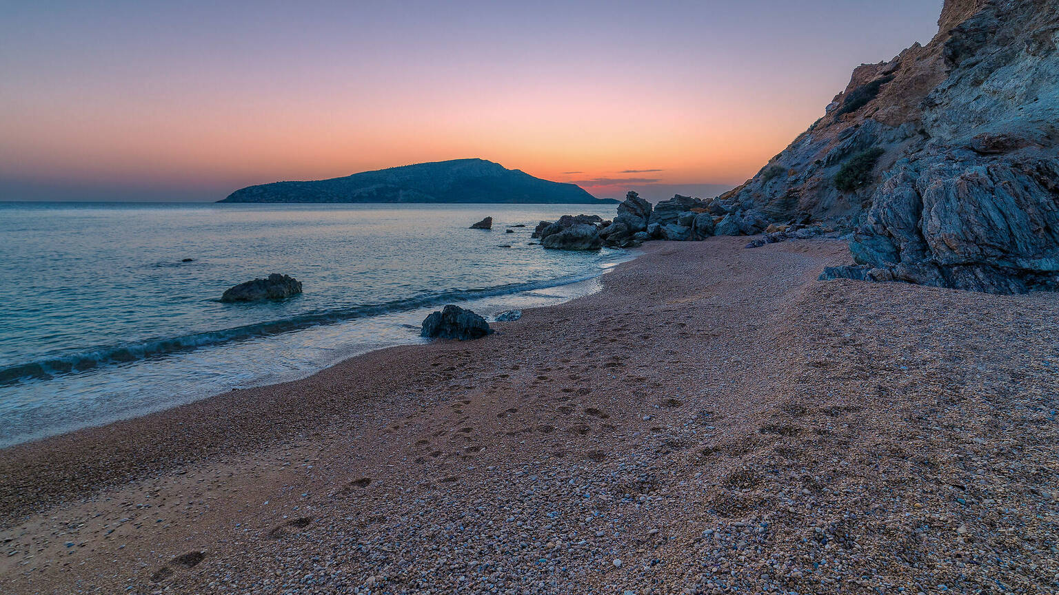 9 Best Beaches in Athens, By A Local Who Has Been To Them All