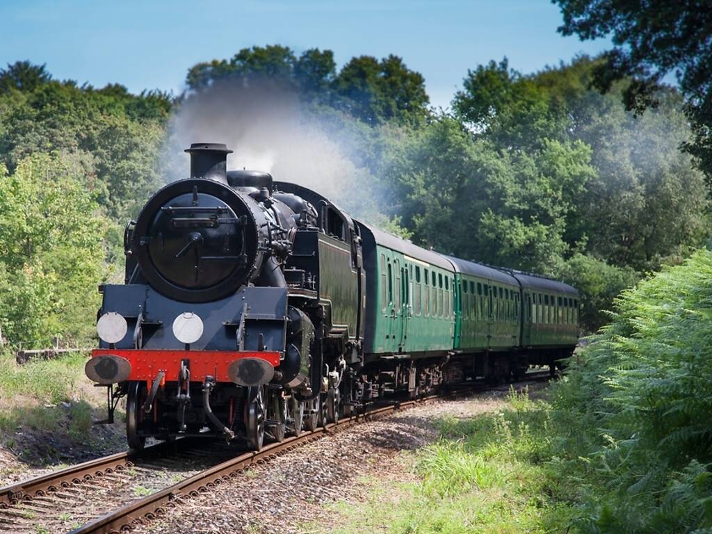 13 Best Family Day Trips from London to Do with the Kids (or the Dog)