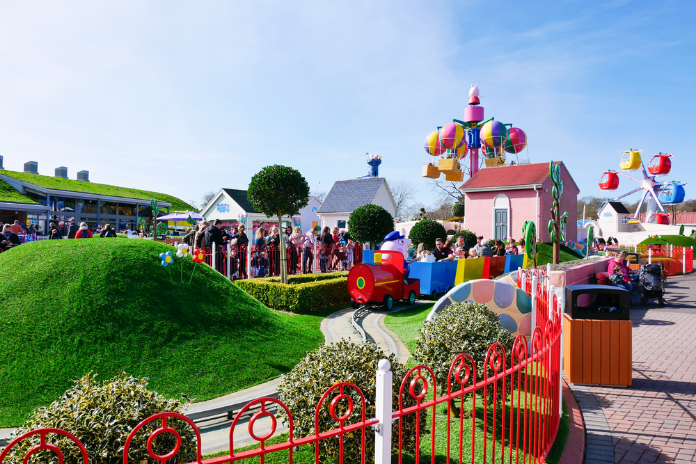 Best Theme Park in the UK: Tiny Seaside Theme Park In England Is ...