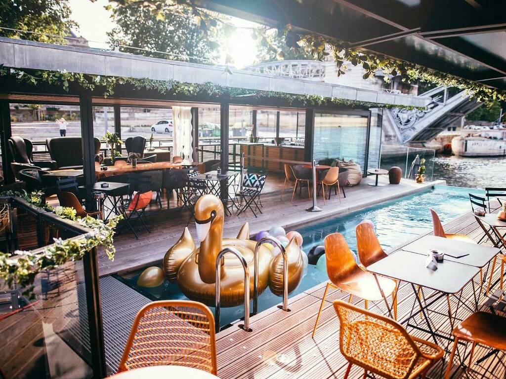 18 Best Hotels With Pools in Paris For A Refreshing Stay