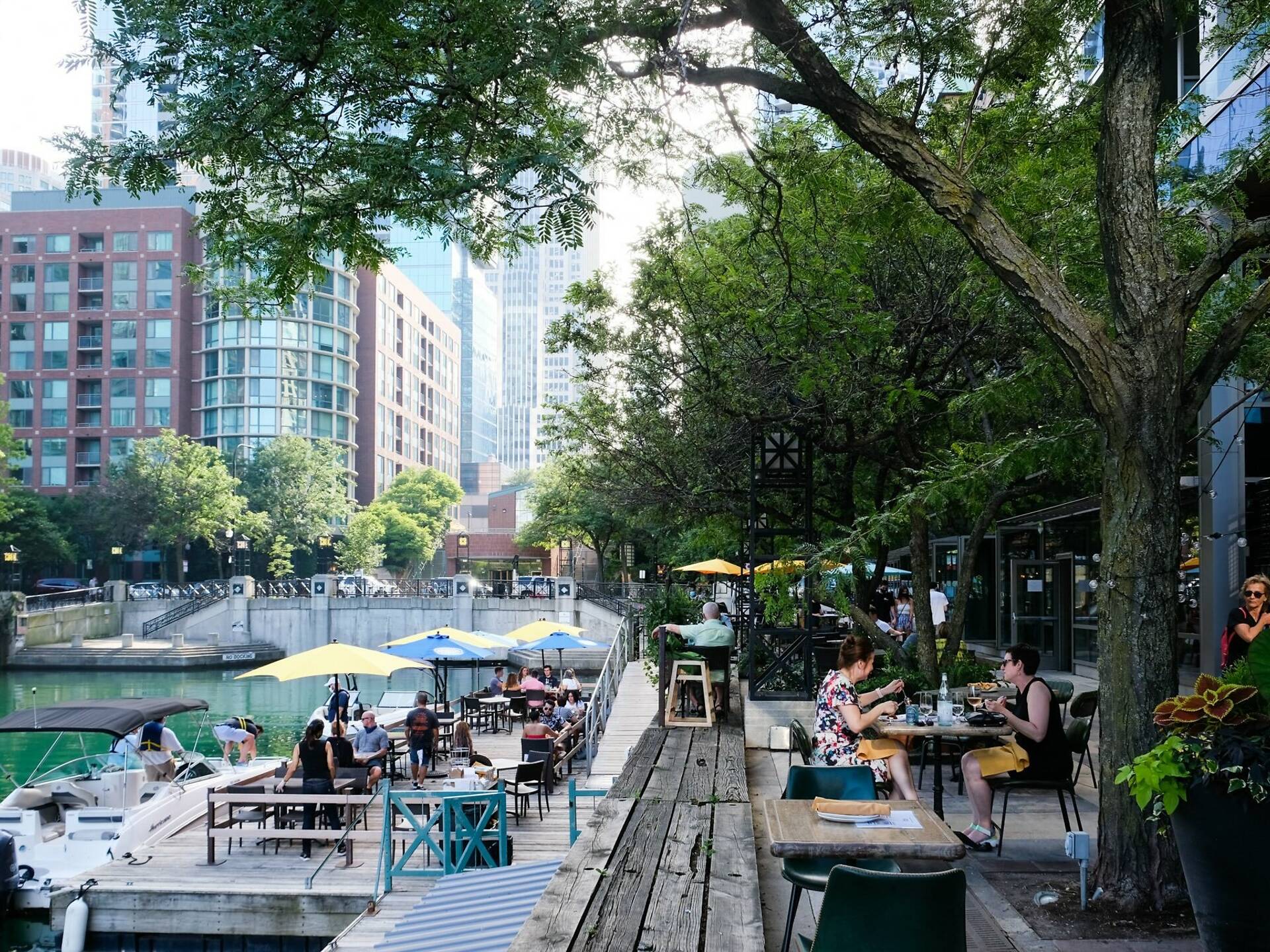 22 Best Chicago Riverwalk Restaurants and Waterfront Dining