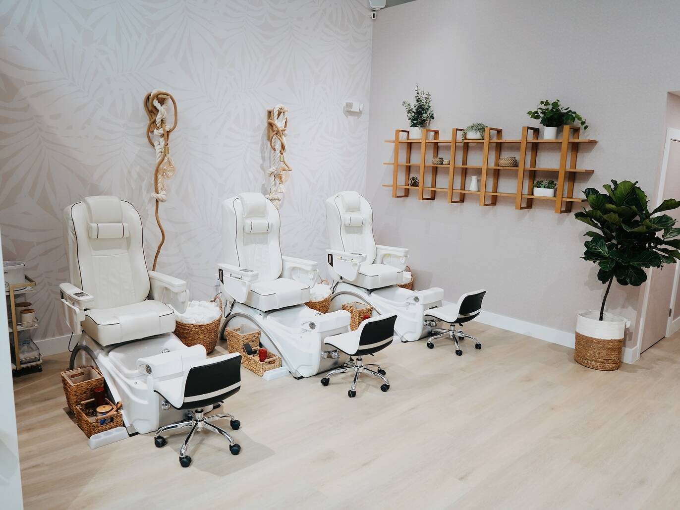 9 Best Nail Salons in Miami for Manicures, Pedicures and Incredible ...