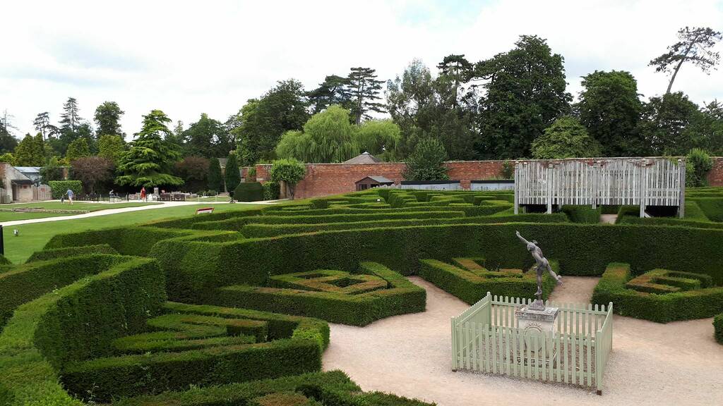 Best Mazes in the UK | 9 Mind-Boggling Mazes For Day Trips From London