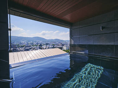 8 best infinity onsen baths in Japan with spectacular views