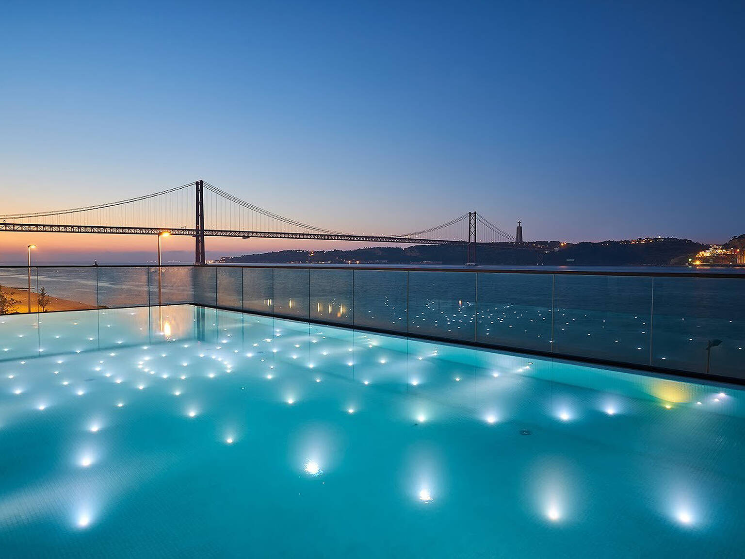 As melhores piscinas em Lisboa (e arredores)