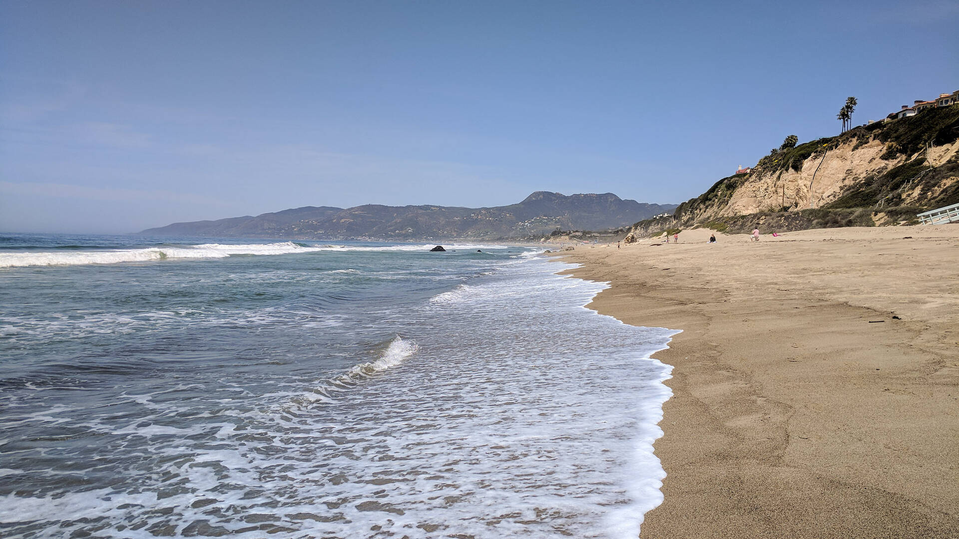 11 Best Beaches in Los Angeles to Surf, Swim & Play All Year Round