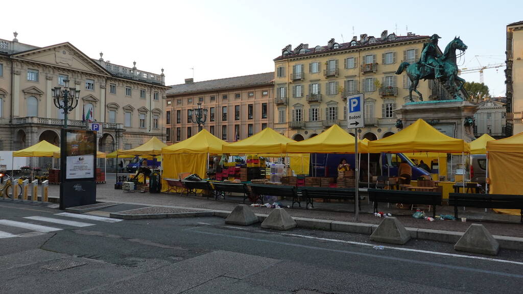 10 Best Markets in Rome, By A Local | Flea Markets, Food and More