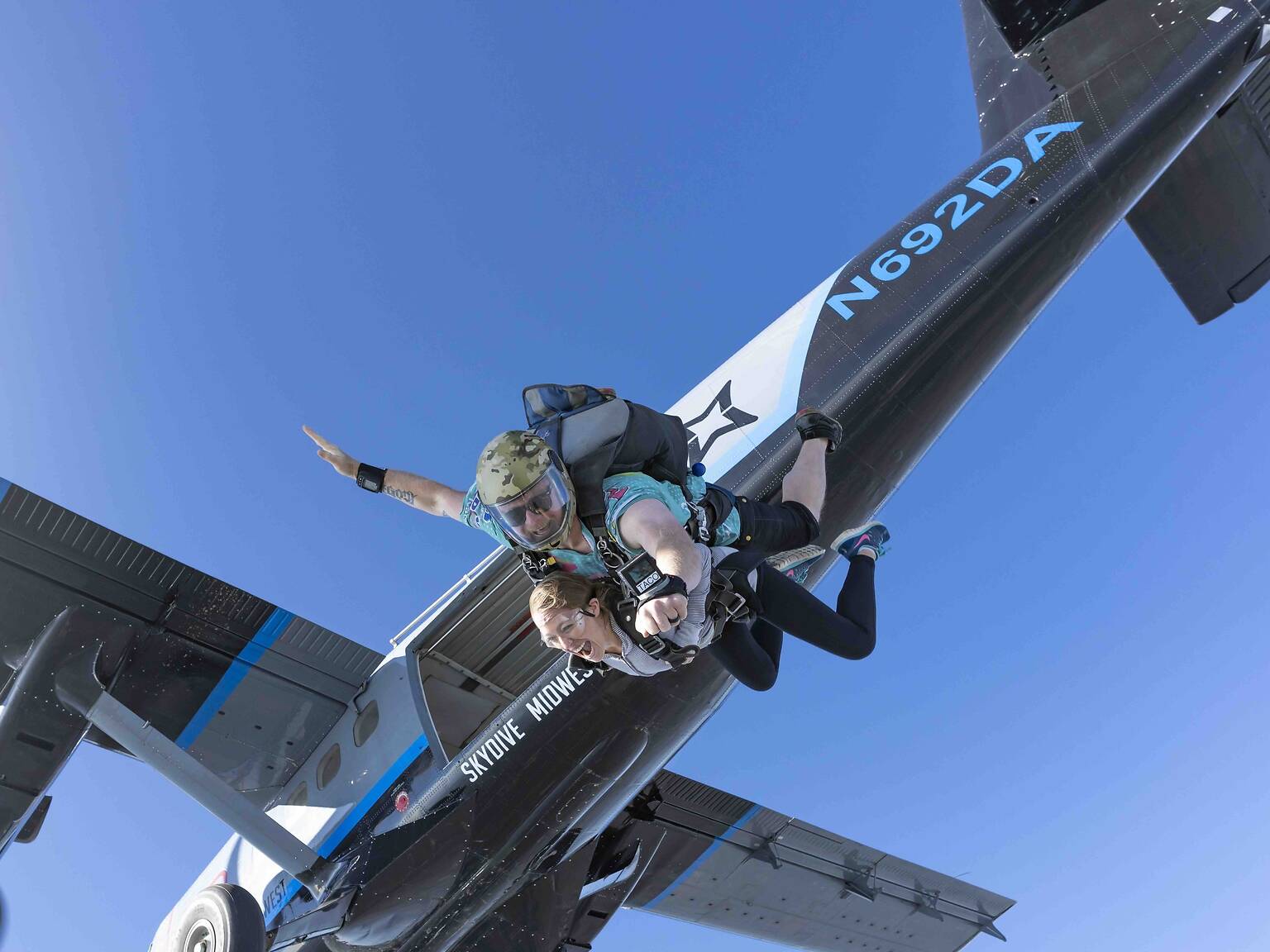 10 Best Places to Go Skydiving Near Chicago
