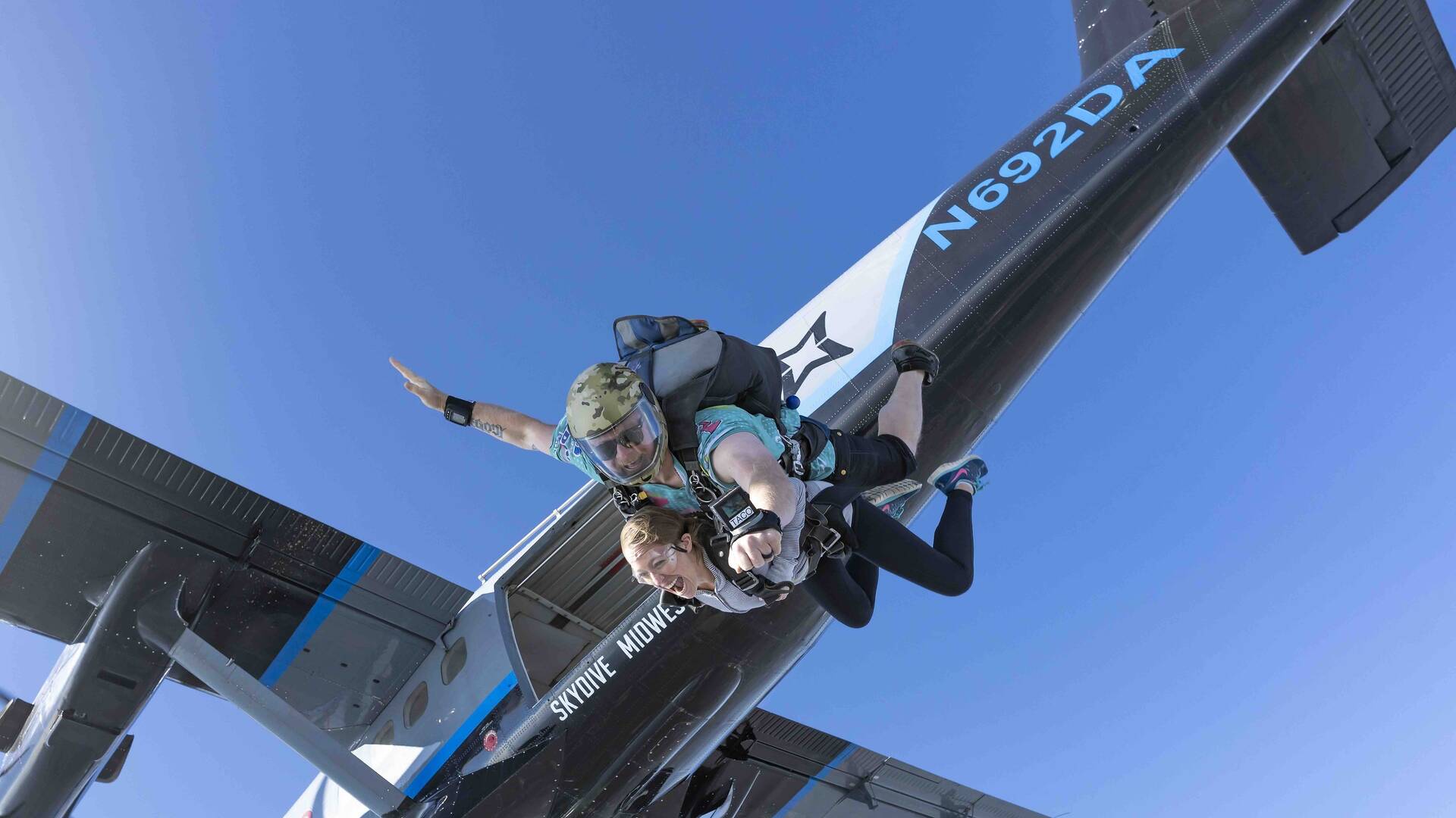 10 Best Places to Go Skydiving Near Chicago