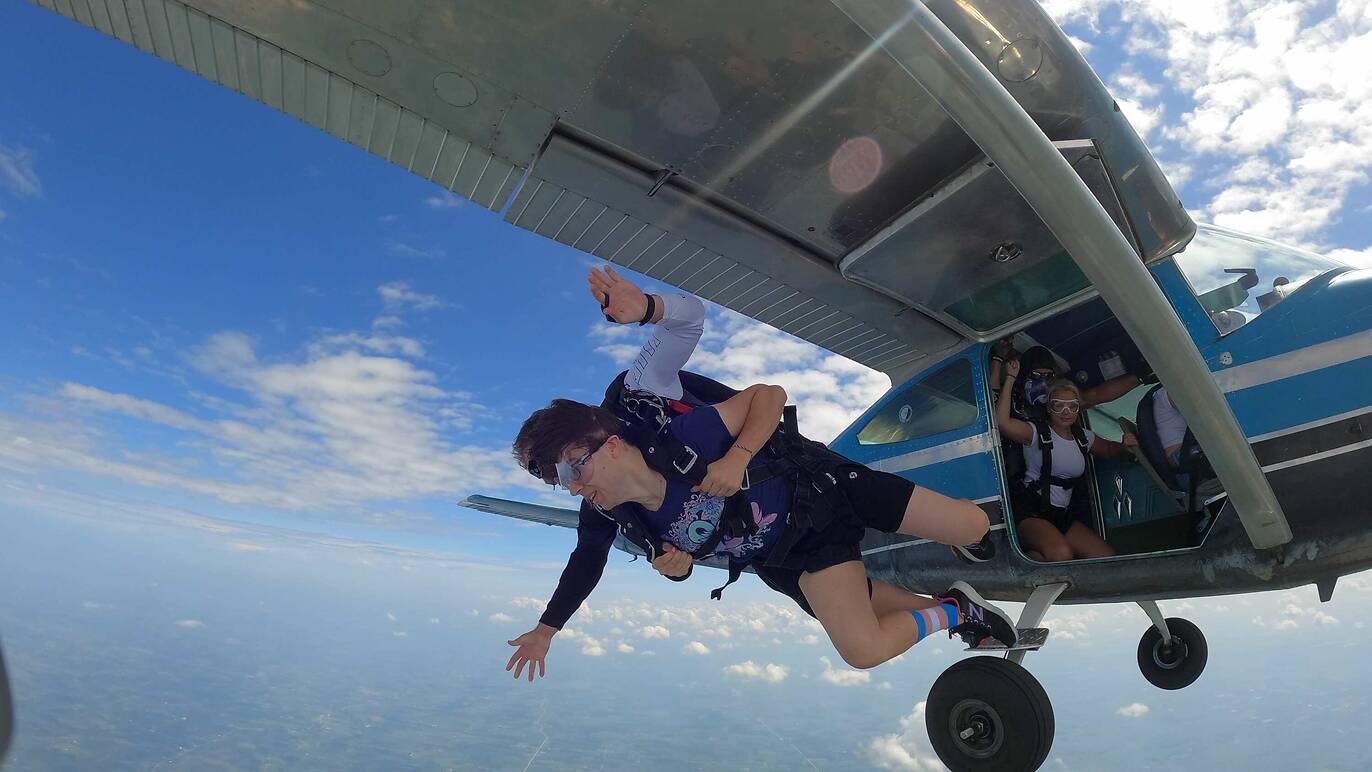 10 Best Places to Go Skydiving Near Chicago