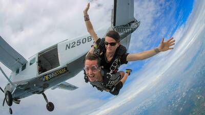 10 Best Places to Go Skydiving Near Chicago