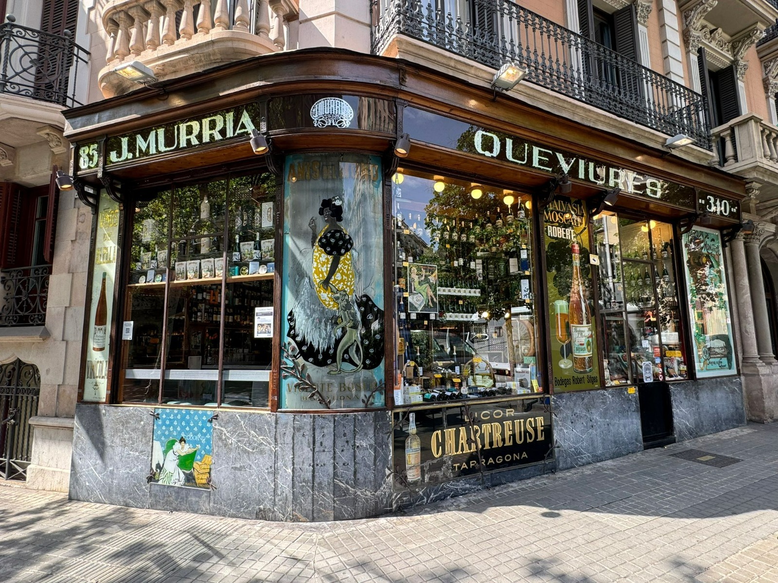 El colmado más antiguo de Barcelona abre su segunda tienda (¡126 años ...