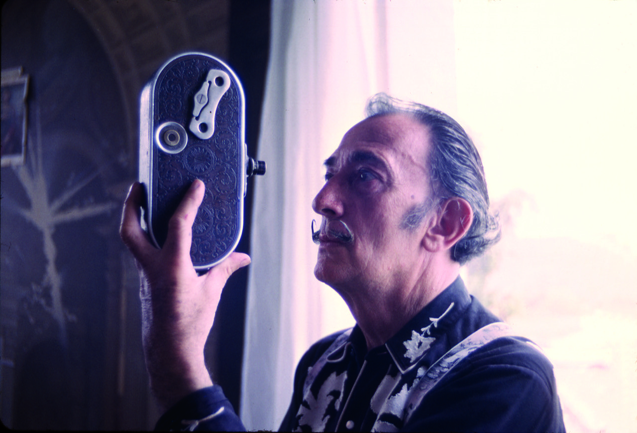 Bigodes ao alto! Gaia vai receber uma exposição dedicada a Salvador Dalí