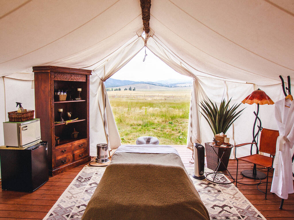 11 Best Dude Ranch/Luxury Ranch Resorts in the U.S.