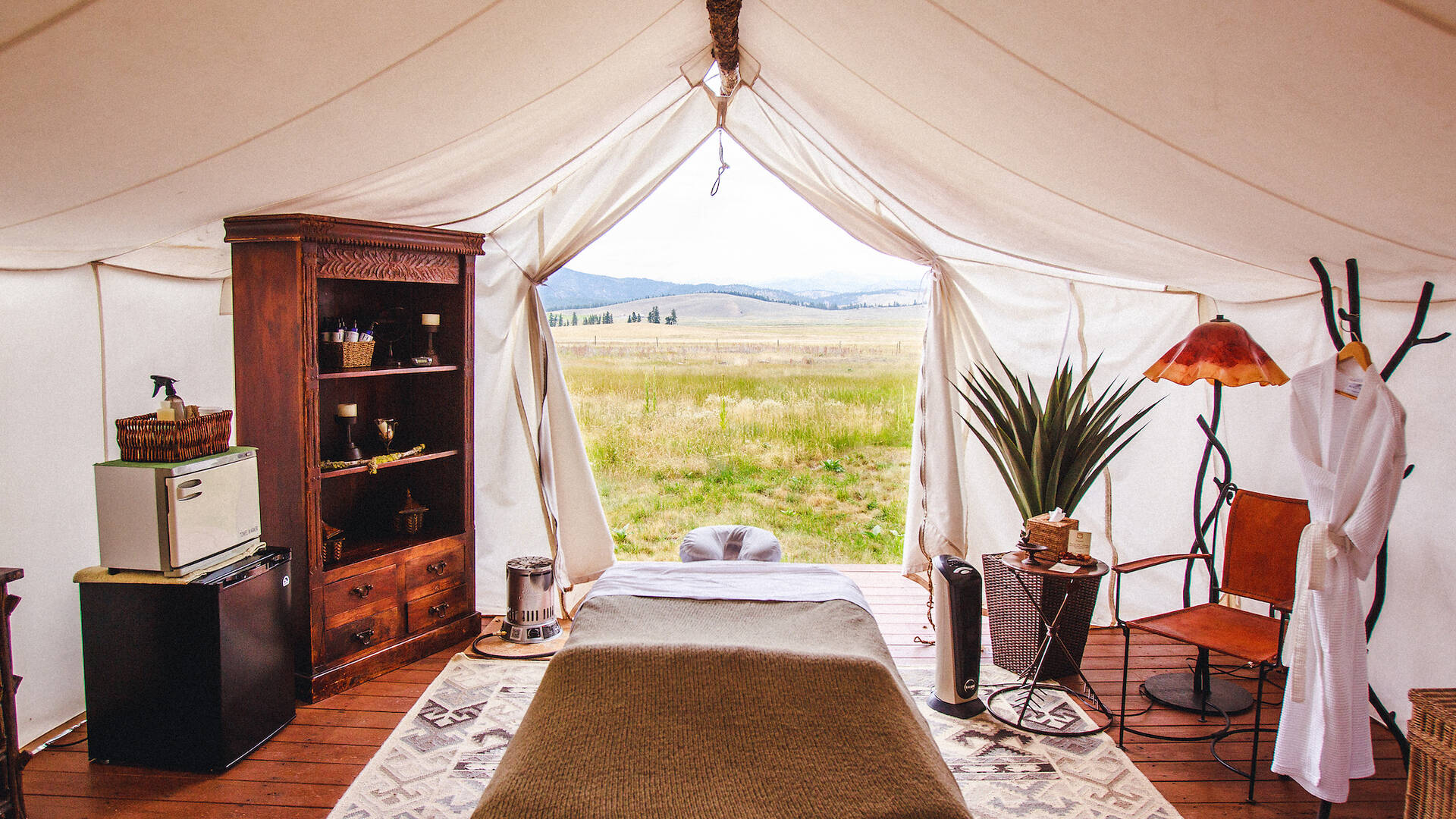 11 Best Dude Ranch/Luxury Ranch Resorts in the U.S.