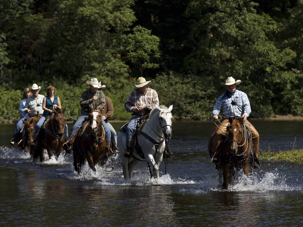 11 Best Dude Ranch/Luxury Ranch Resorts in the U.S.