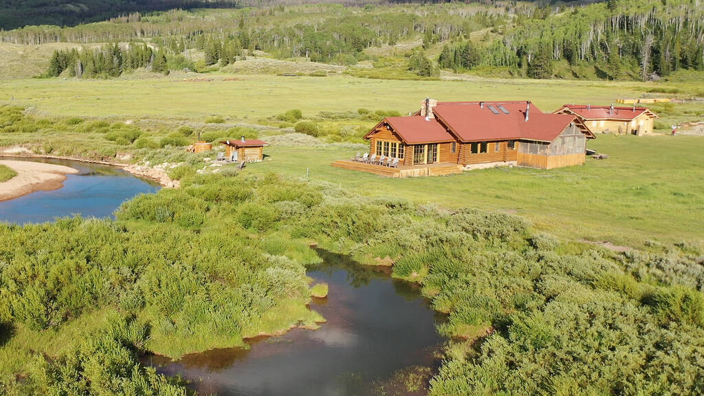 11 Best Dude Ranch/Luxury Ranch Resorts in the U.S.