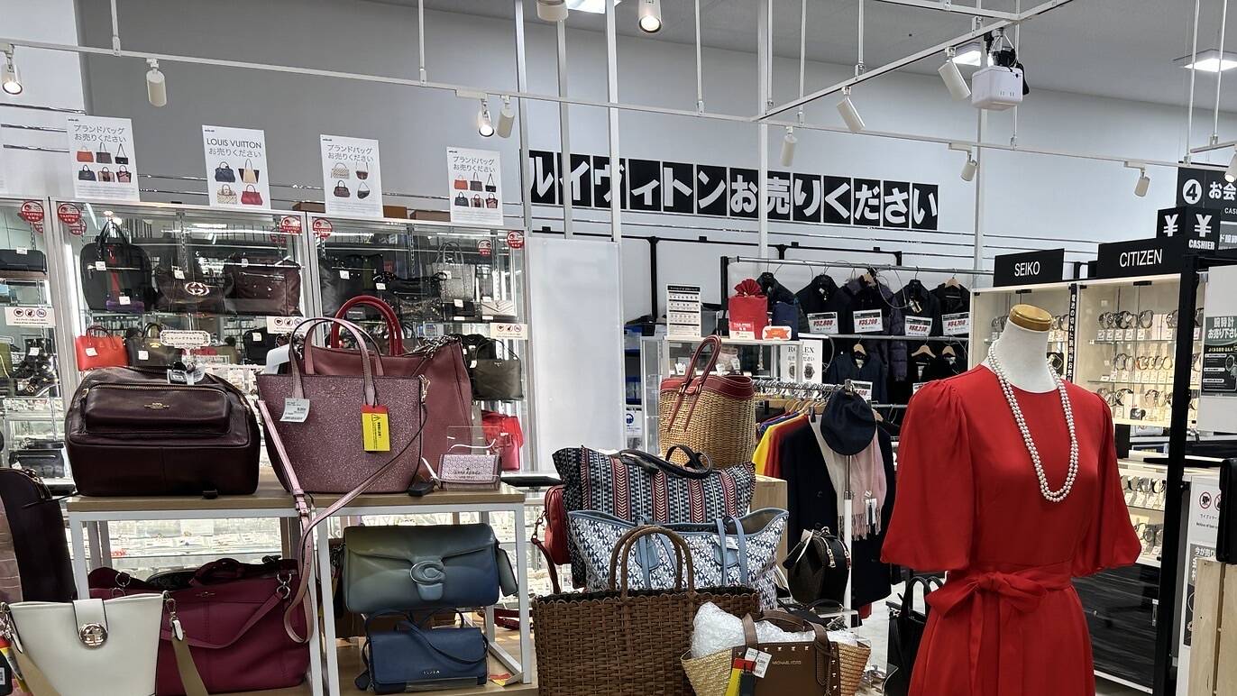 Bookoff Super Bazaar Chiba Makuhari | Shopping in Makuhari, Tokyo